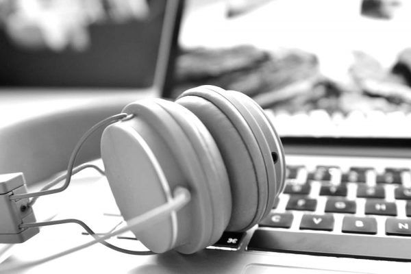 13 astuces pour bien travailler en open space - Deadlines & Dresses