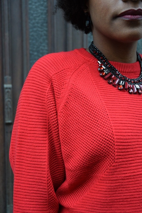 Porter un pull rouge au bureau - Défi WAM - Deadlines & Dresses